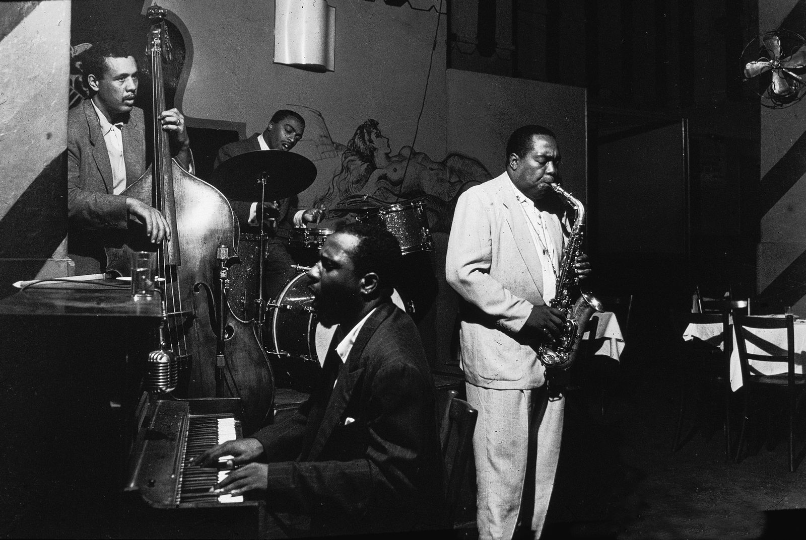 JAZZ: DOCE HITOS DEL SIGLO XX (CHARLIE PARKER) – CON LOS AUDÍFONOS PUESTOS