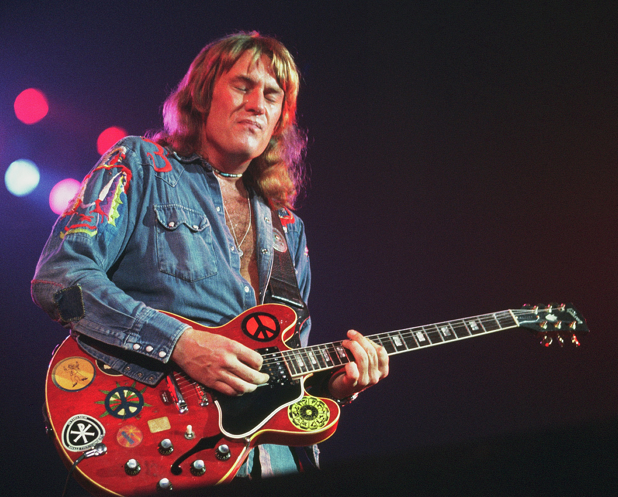 CANON: ALVIN LEE (LA GUITARRA ÍNDICE) – CON LOS AUDÍFONOS PUESTOS
