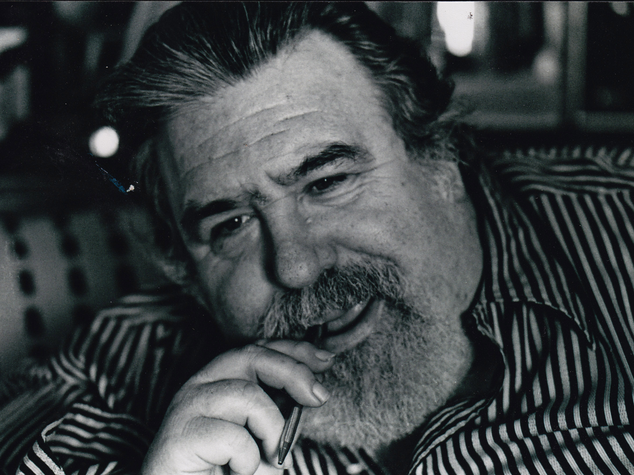 SIGNOS: DOC POMUS (HACEDOR DE MAGIA) – CON LOS AUDÍFONOS PUESTOS